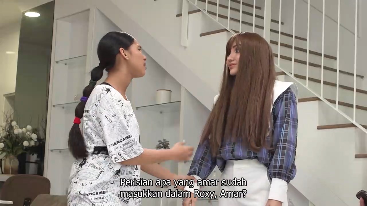 File:Roxy 6-17.jpg - FembotWiki