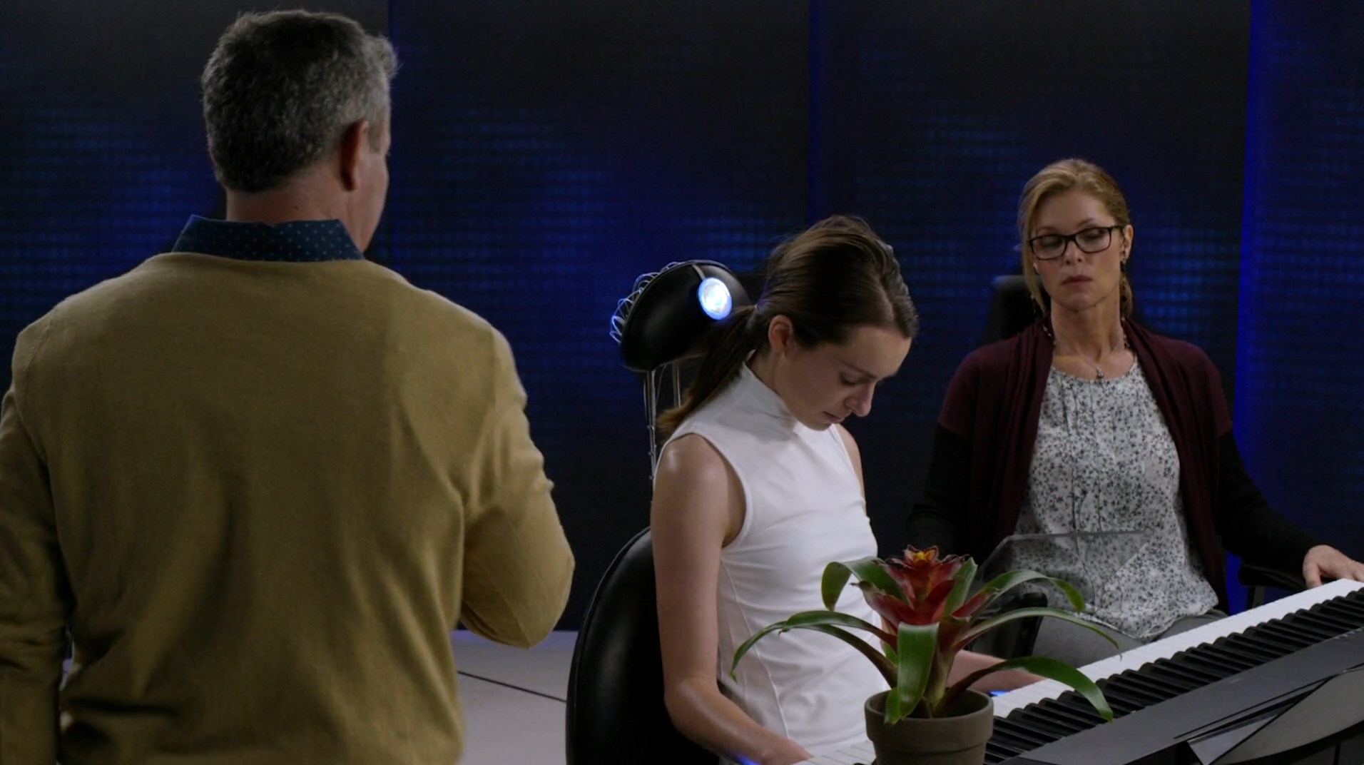 File:Amelia 2.0 101.jpg - FembotWiki