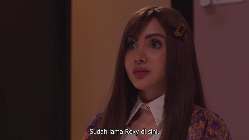 File:Roxy 18-5.jpg - FembotWiki